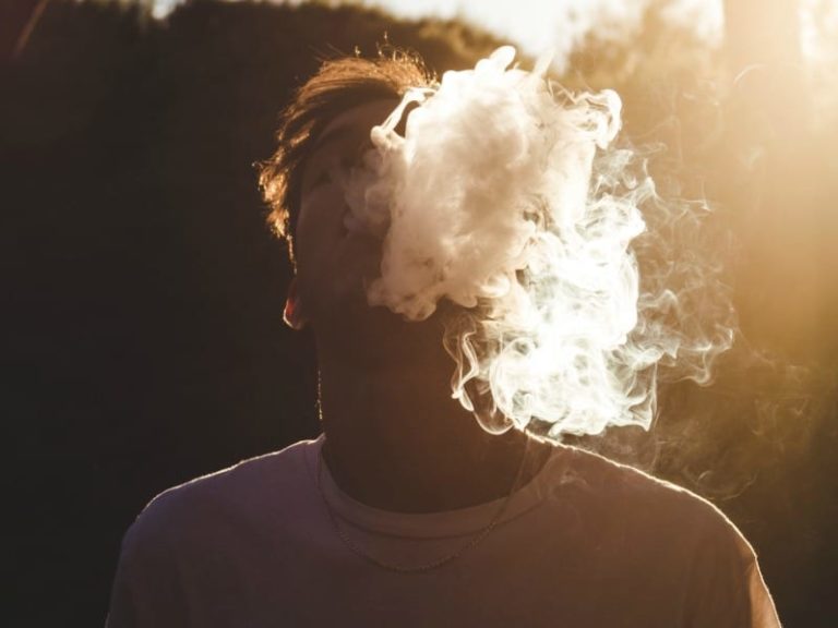 Here's What Parents Need To Know Right Now About Juuling