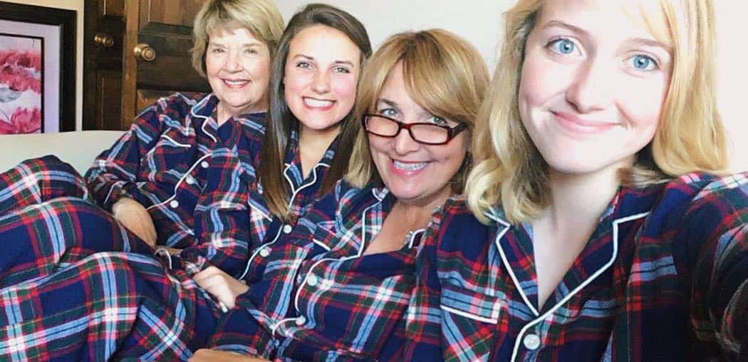 How to Plan a Stay-at-Home Girls' Weekend With Your Daughter